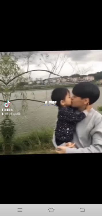 ម៉ាក់ៗblហើយនិងboy cute 😊🖤 - TNAOT