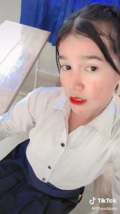 ចុច លើ ផ្នែកដក ចេញ ឱ្យជាប់ ដើម្បីខ្ទាស់ វា។ ផ្នែក ដកចេញ ដែលបាន ដកខ្ទាស់ នឹង ត្រូវ លុប ...