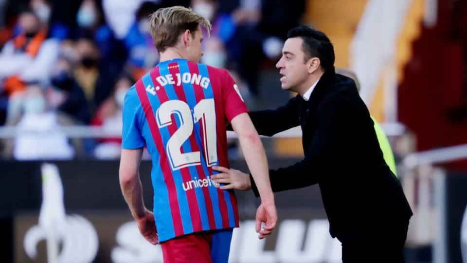 Xavi និយាយពីស្ថានភាពកីឡាករ Frenkie de Jong ជាមួយក្លឹប - TNAOT