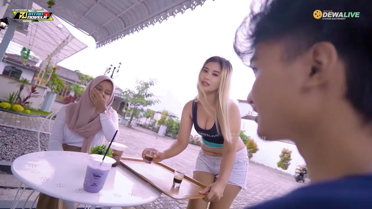 ថ្ងៃនេះស្រីស្អាតមកលក់កាហ្វេម្ដង - TNAOT