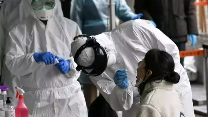 រន្ធត់! ត្រឹមមួយថ្ងៃ កូរ៉េខាងត្បូង រកឃើញមានអ្នកឆ្លងកូវីដ១៩ថ្មី 119,922នាក់ - TNAOT