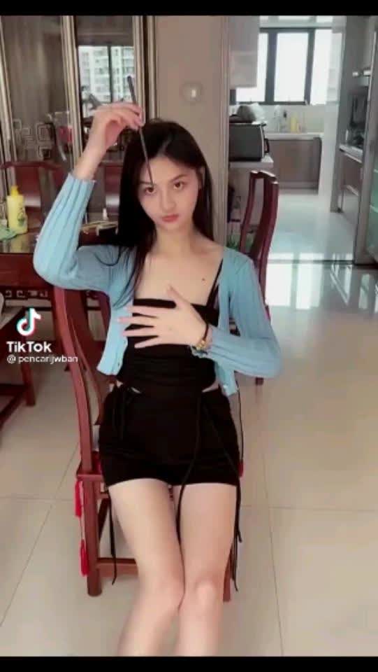 ស្រីស្អាតលេងសៀកអោយមើល - TNAOT