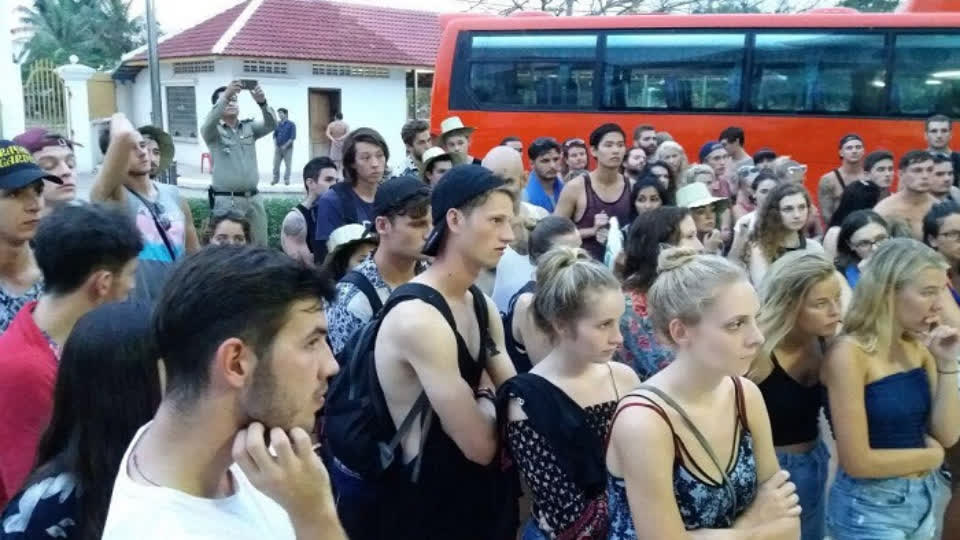 ក្រសួងមហាផ្ទៃចេញបណ្ណស្នាក់នៅអចិន្ត្រៃយ៍ដល់ជនបរទេសអន្តោប្រវេសន្ត - TNAOT