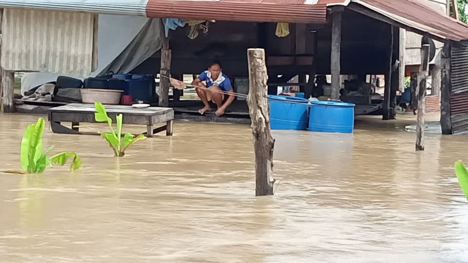 TOP NEWS:ស្ថានភាពទឹកជំនន់នៅខេត្តឧត្តរមានជ័យ ទឹកមិនទាន់ស្រកចុះ - TNAOT