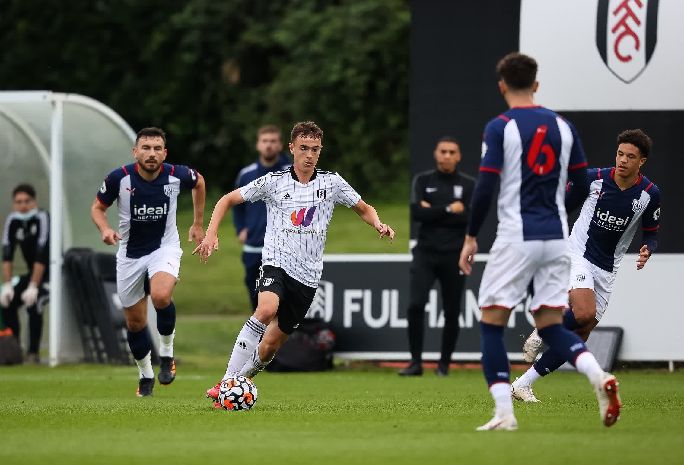 កីឡាករវ័យក្មេង Luke Harris ត្រូវបានកោះហៅចូលជម្រើសជាតិឈុតធំនៃប្រទេសវែល ...