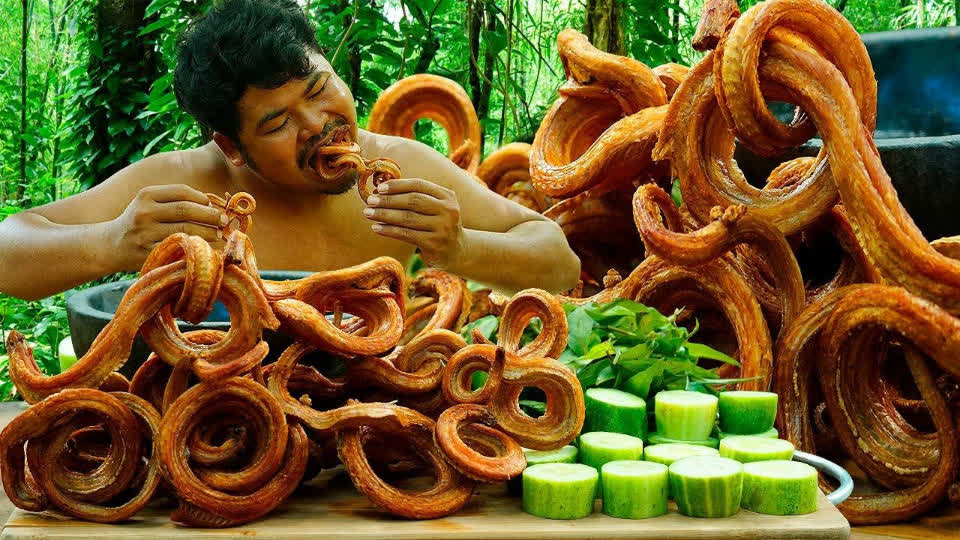 O.M.G! Snake Crispy Deep Fried Snake Eating So Crispy Eating Snake With ...