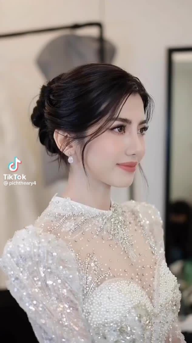 កូនក្រមុំបងអើយអូនស្អាតខ្លាំងណាស់ - TNAOT