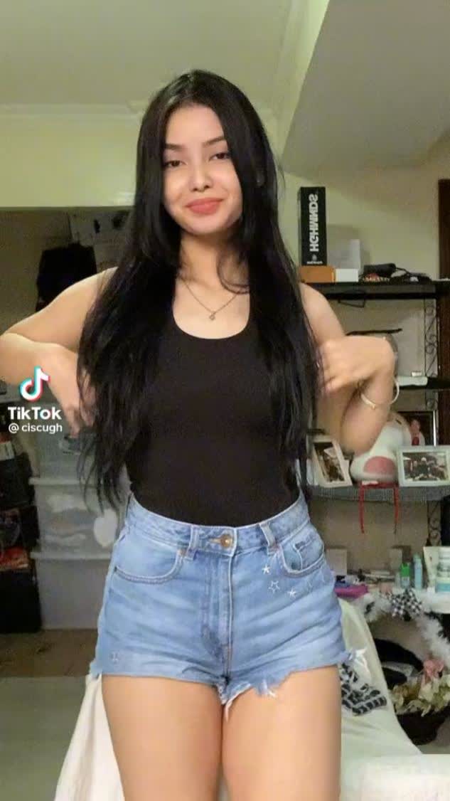 Cute girl dance in Tik Tok😍 ️ - TNAOT