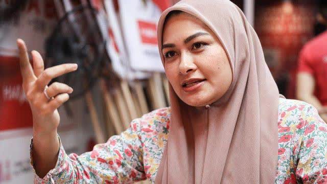 លោកស្រី Young Syefura សមាជិកសភា ថ្កោលទោស ចំពោះទង្វើ របស់គ្រូបង្វឹកទះកំផ្លៀង កីឡាការិនី U-14 - TNAOT