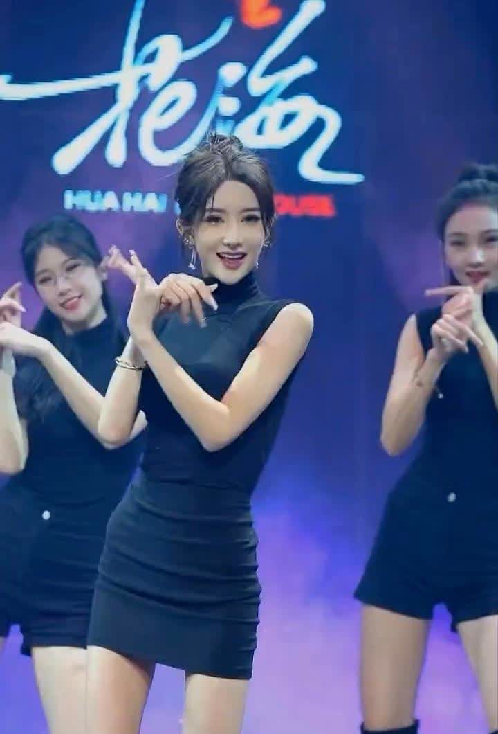 Cute girl dancing so happy💃💃💃🥰 ️ - TNAOT