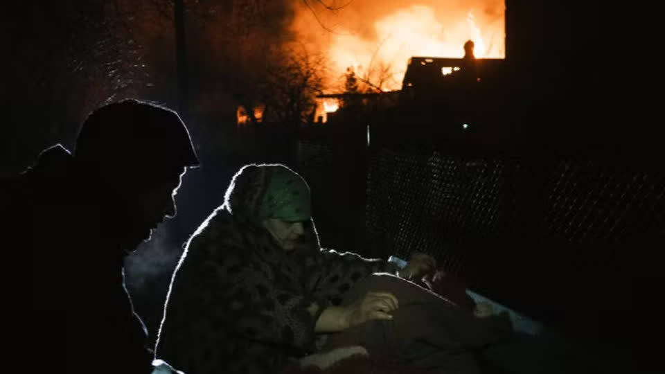 ការ បាញ់ ផ្លោង នៅ Bakhmut បង្ក ឲ្យមានអគ្គិភ័យយ៉ាងខ្លាំង - TNAOT