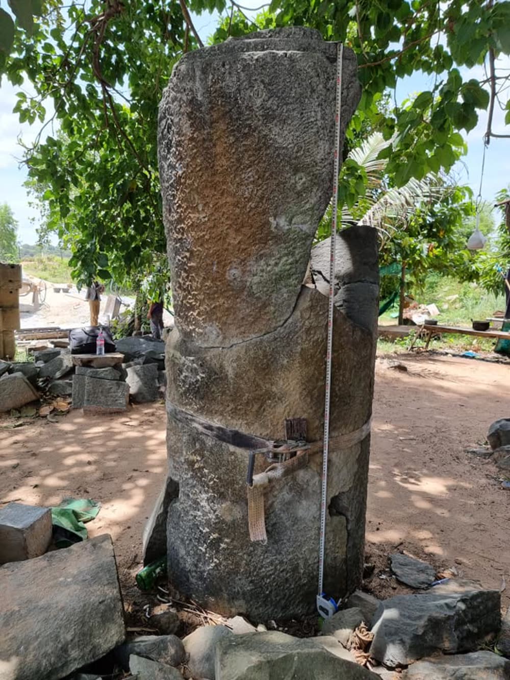 លក្ខណៈពិសេសរបស់លិង្គពីរ (Linga) ក្នុងចំណោមលិង្គជាច្រើននៅតំបន់អង្គរ ...