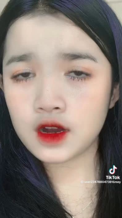 ស្រីស្អាតភ្នែកតឹង - TNAOT