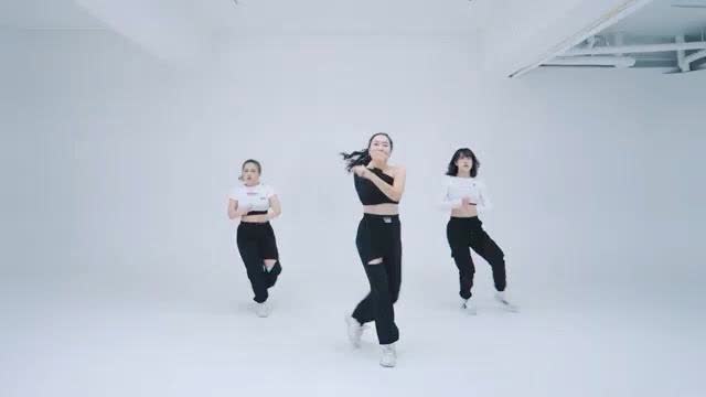 K-pop Dance Cover 🖤 - TNAOT