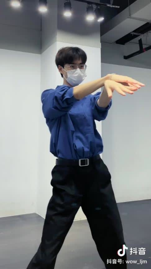 shuai ge tiaowu (dancing) - TNAOT